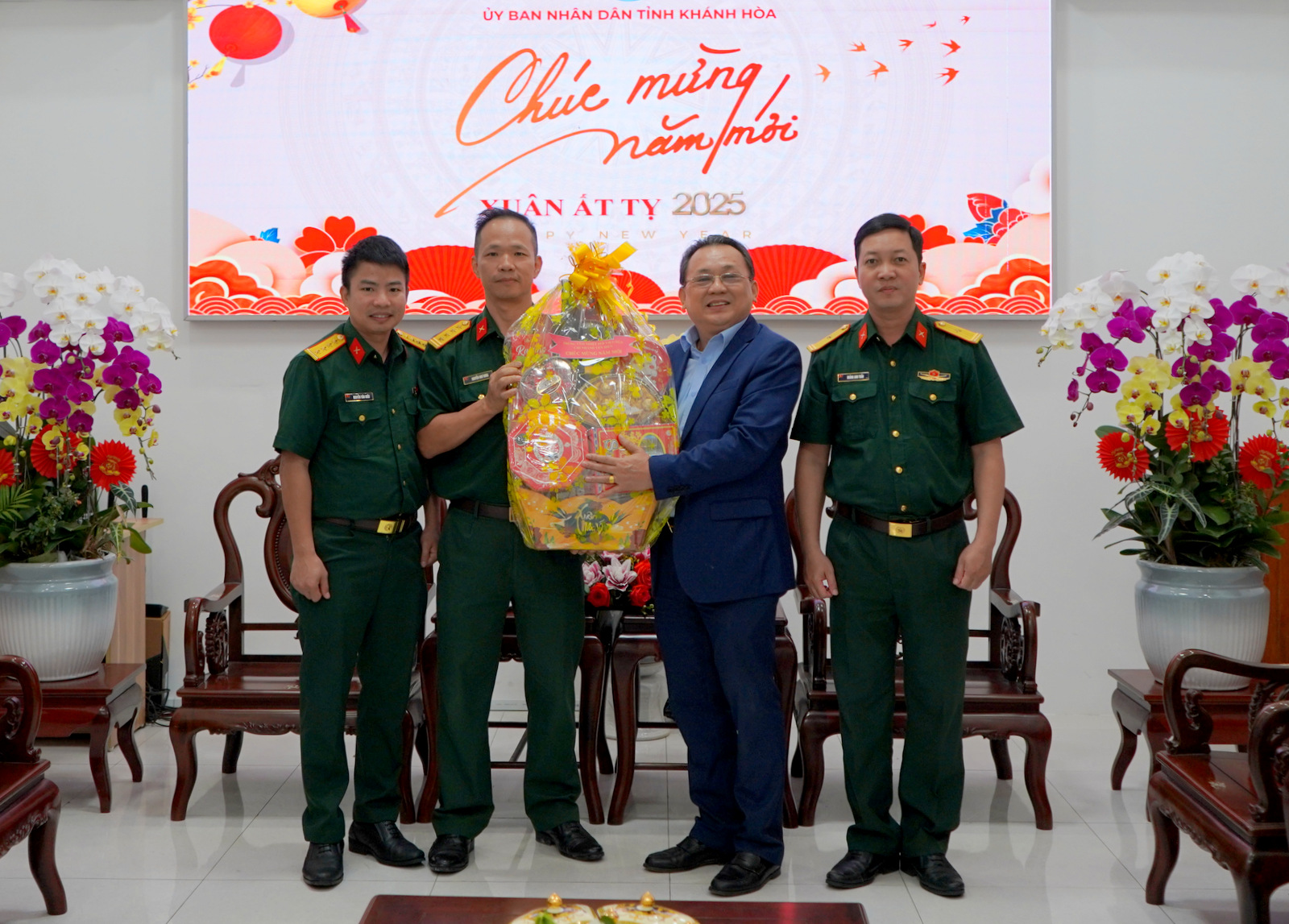 Phó Chủ tịch Thường trực UBND tỉnh Lê Hữu Hoàng tiếp đoàn công tác Chi nhánh Ven biển, Trung tâm ...