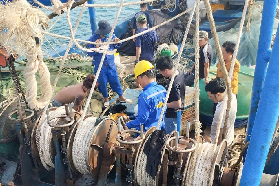 Trung tâm Dịch vụ hậu cần - kỹ thuật đảo Trường Sa: Khắc phục sự cố cho ...