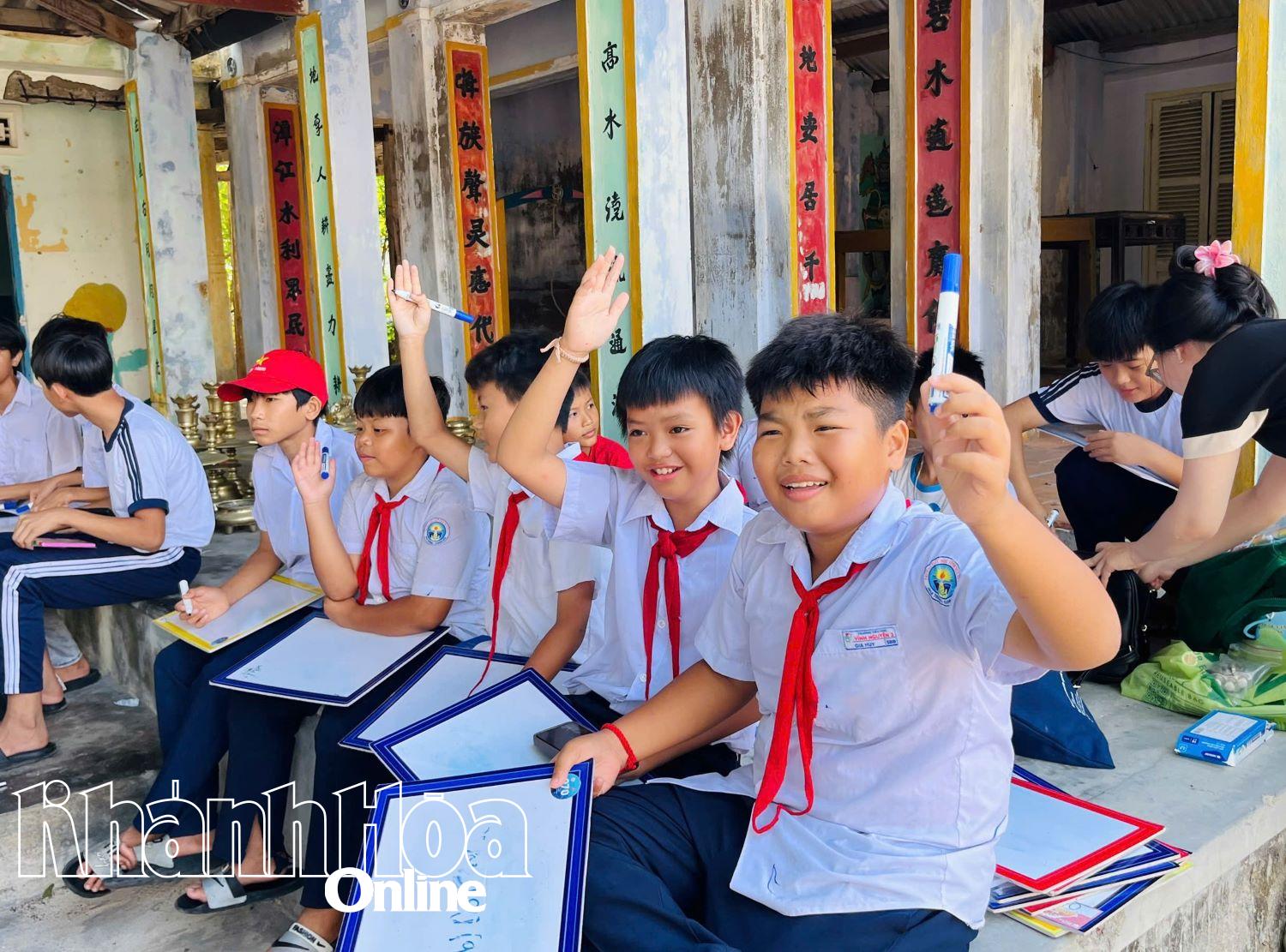 Hơn 50 học sinh Tổ dân phố Bích Đầm thi “Rung chuông vàng” tiếng Anh ...