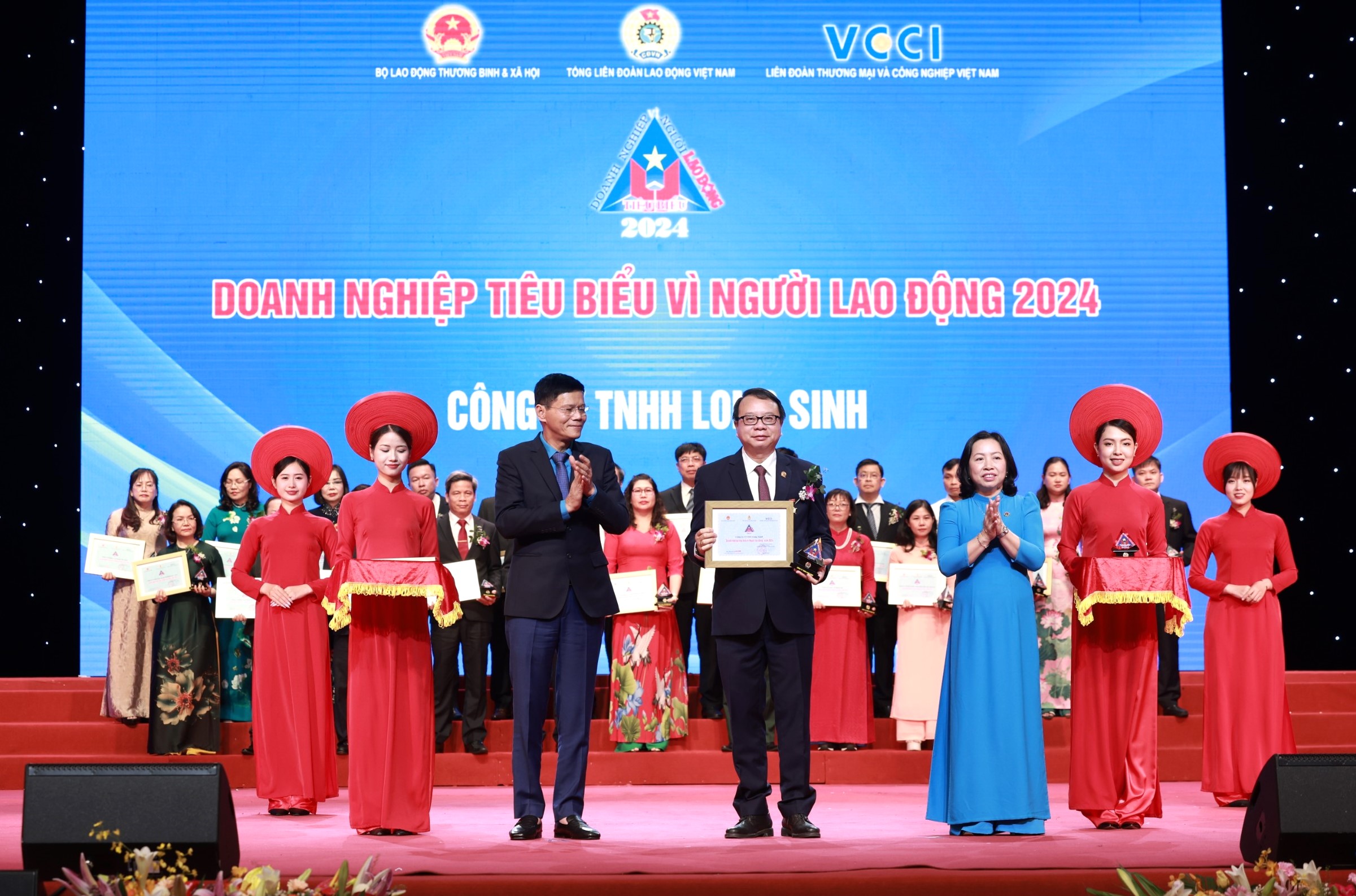 Công ty TNHH Long Sinh được vinh danh Doanh nghiệp tiêu biểu vì người ...