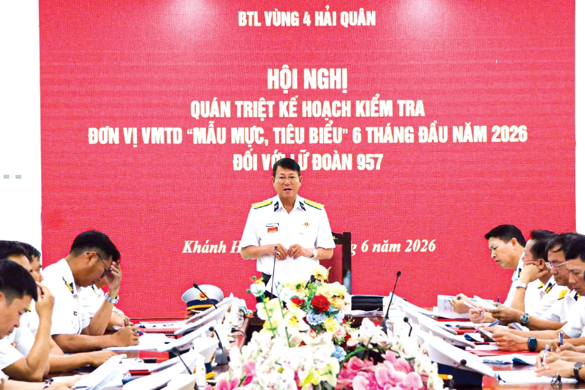 Bộ Tư lệnh Vùng 4 Hải quân kiểm tra tại Lữ đoàn 146 và Lữ đoàn 957 ...