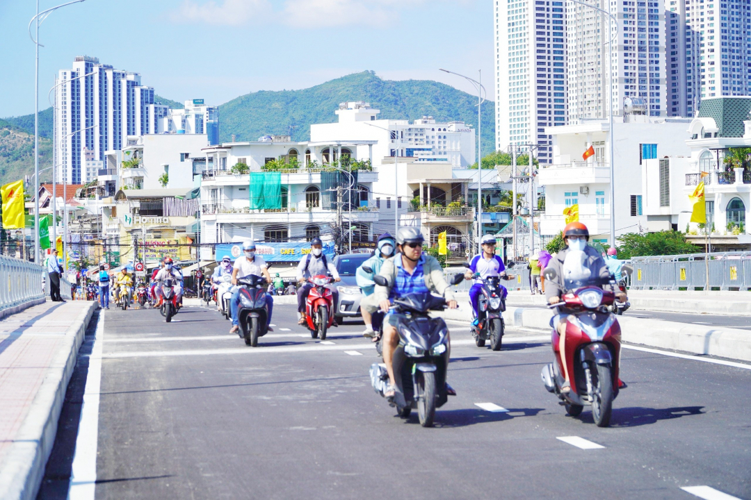 Xom Bong Bridge opens to traffic - Báo Khánh Hòa điện tử