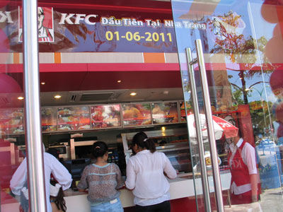 Fast-food restaurants bloom in Nha Trang - Báo Khánh Hòa điện tử