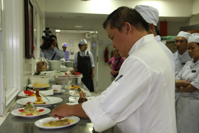 Master Chef Duong Huy Khai hopes to bring Nha Trang food to the world ...