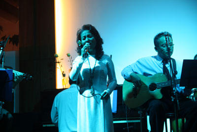 Singer Kim Khanh: Unending passion for singing - Báo Khánh Hòa điện tử