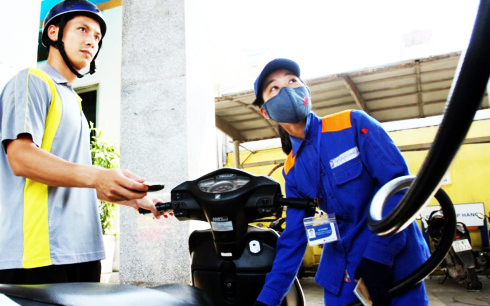 RON 92 gasoline price rises to VND17,366 per litre - Báo Khánh Hòa điện tử