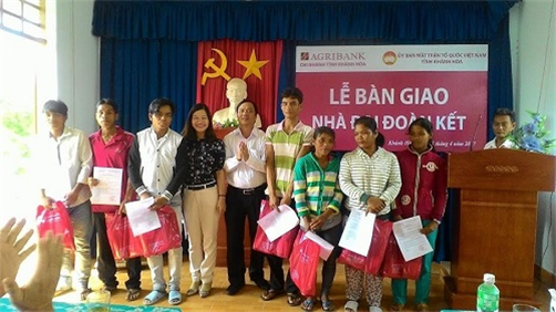 Handover ceremony for 40 houses - Báo Khánh Hòa điện tử