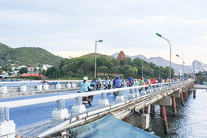Xom Bong Bridge work officially begins - Báo Khánh Hòa điện tử