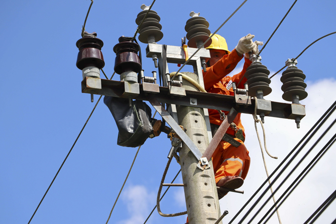 Ensuring safety of power grid in rainy season - Báo Khánh Hòa điện tử